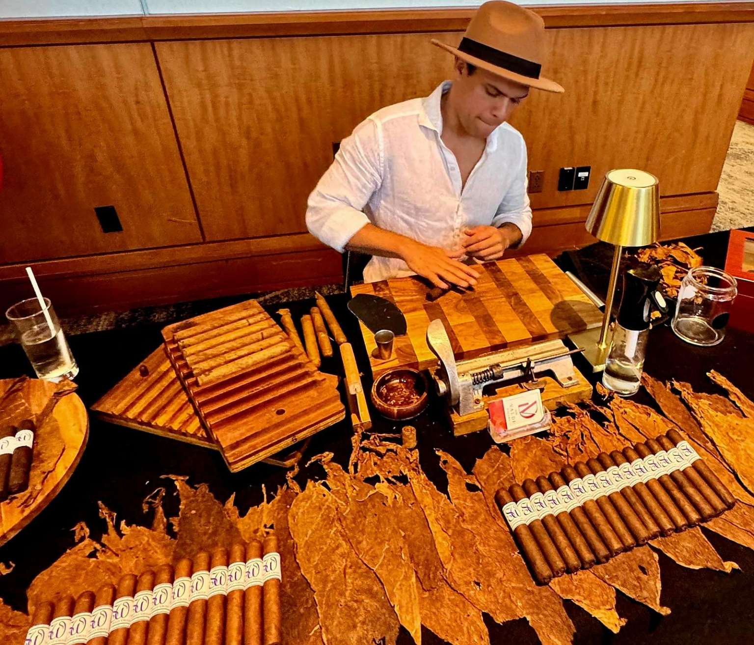 Don Valdi Cigar Roller Events – Hire a cigar roller for your event